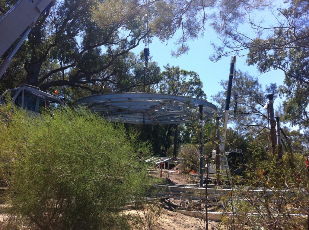 Lifting Podium Roof into position – Earthcare Landscapes